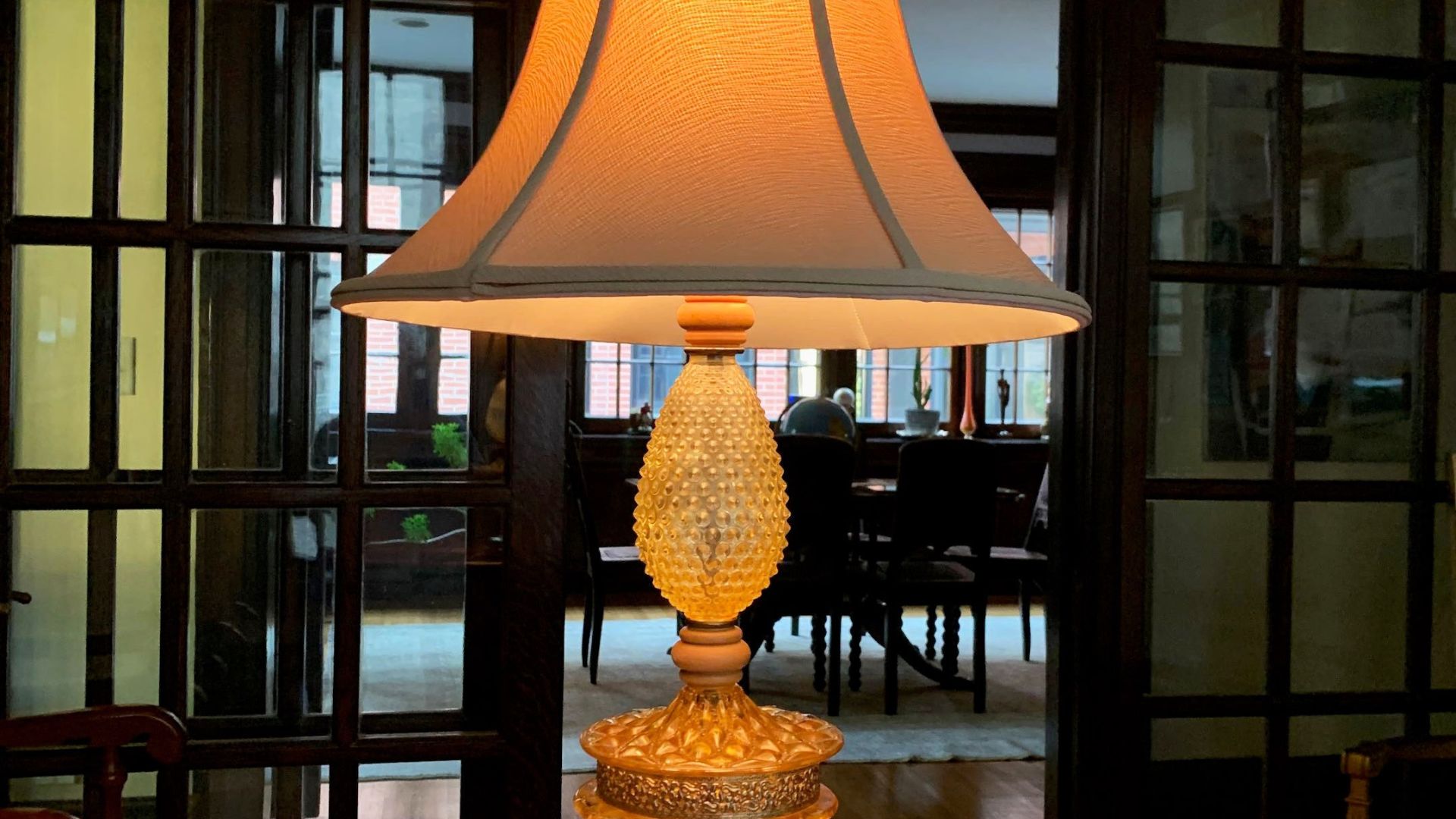 A Guide to Identifying Vintage Lamps